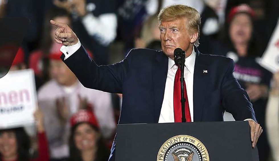 Fox News commentator caught laughing on hot mic as Trump slurs his ...